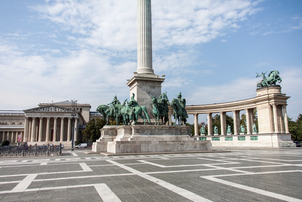KAHRAMANLAR MEYDANI (MACARCA HÖSÖK TERE) – BUDAPEŞTE - MACARİSTAN ...